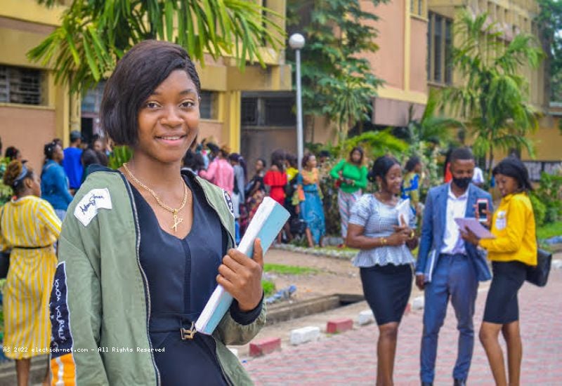 RDC : un ex-étudiant reçoit son diplôme universitaire après plus de ...